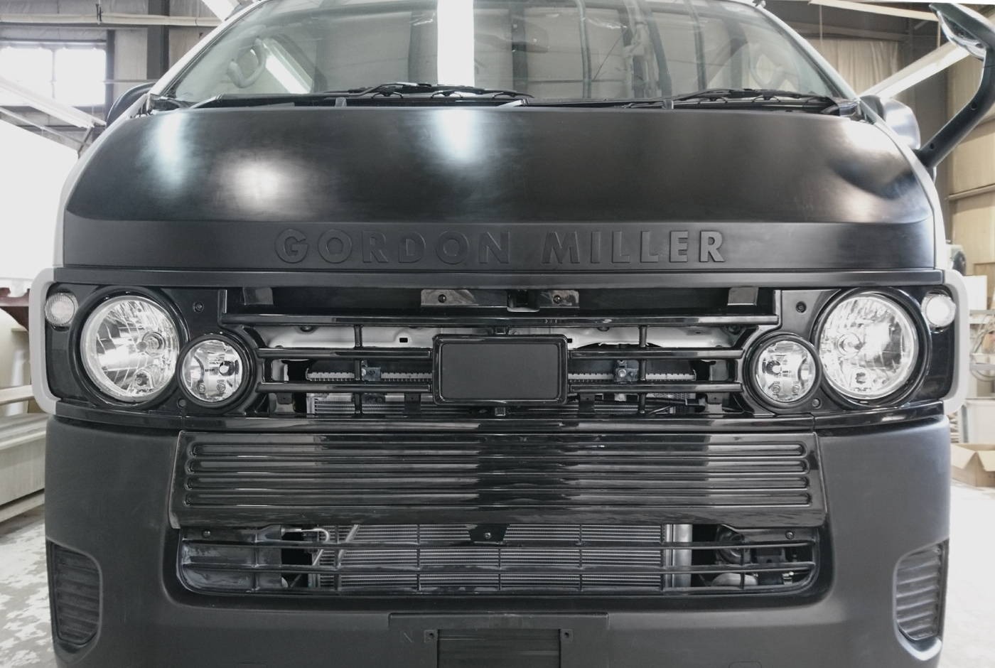 GORDON MILLER MOTORSのフロントデザイン | GORDON MILLERハイエースが丸目にこだわる理由 - GORDON ...