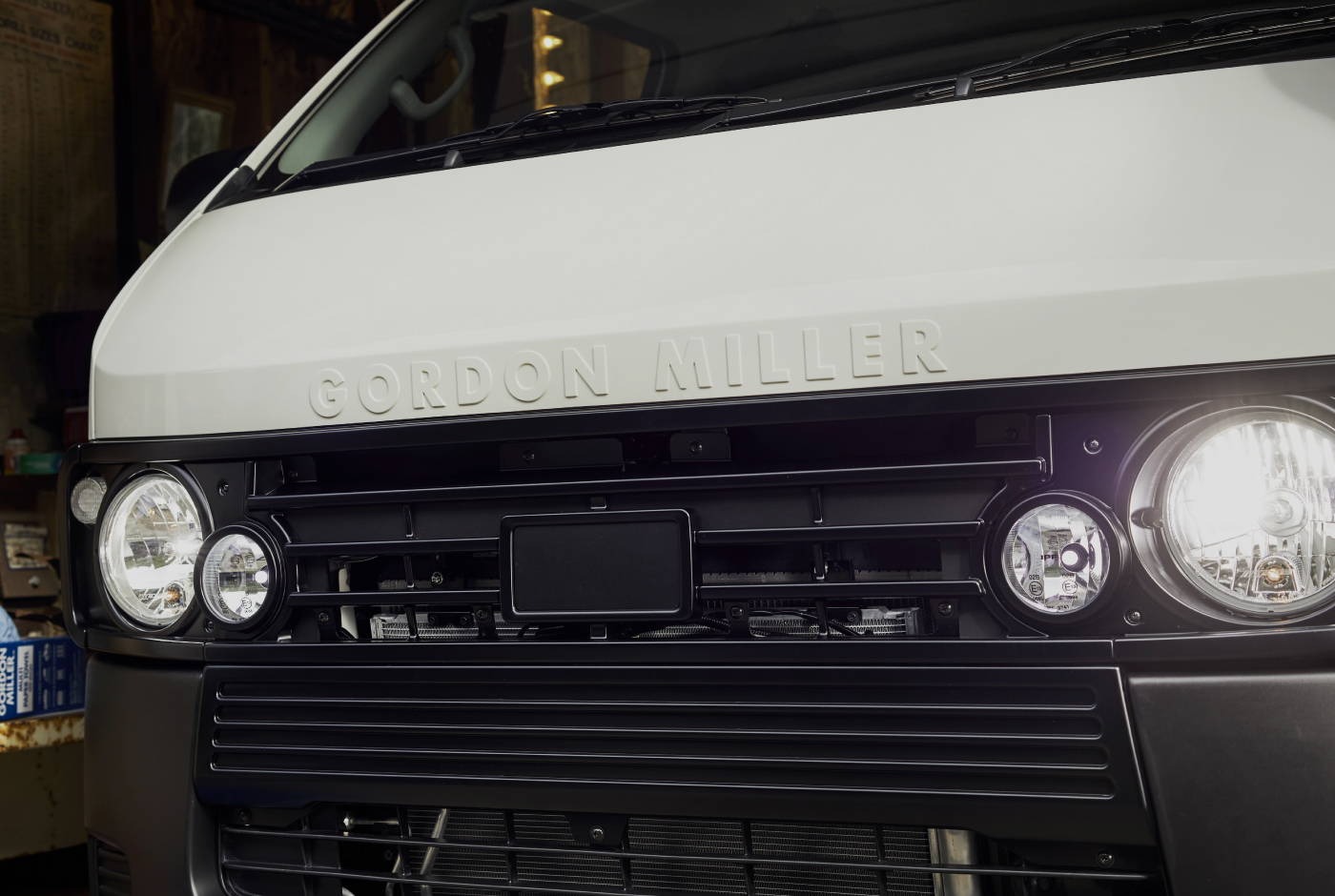 GORDON MILLER MOTORSのフロントデザイン | GORDON MILLERハイエースが丸目にこだわる理由 - GORDON ...