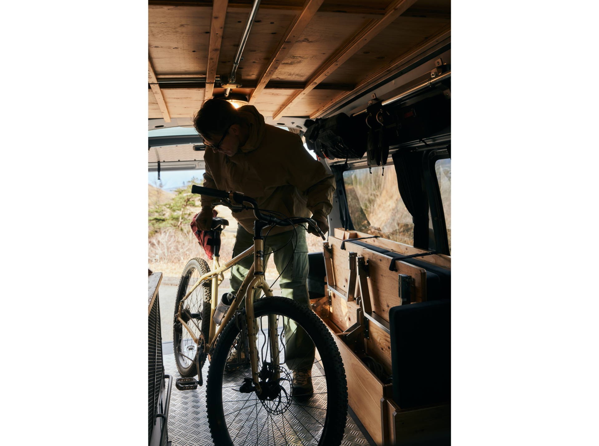 GRIDLESS GARAGE LIFE を体現したGMLVAN G-01 誕生 ｜ 場所と時間に縛られず、偶然出会う感動を - GORDON ...