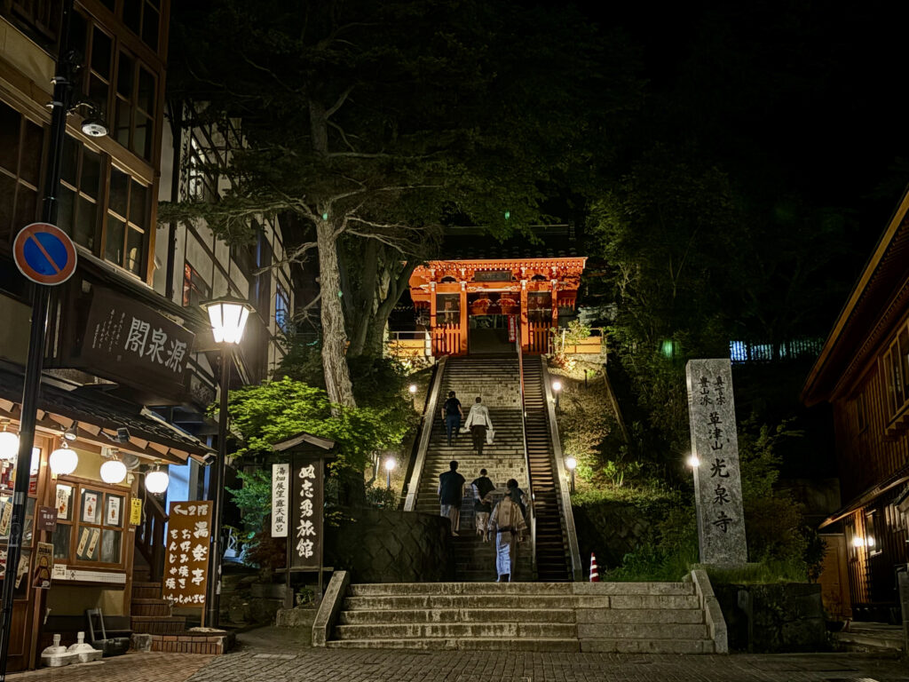 都心から3時間、草津温泉に1,200円で宿泊する車中泊旅 - GORDON MILLER